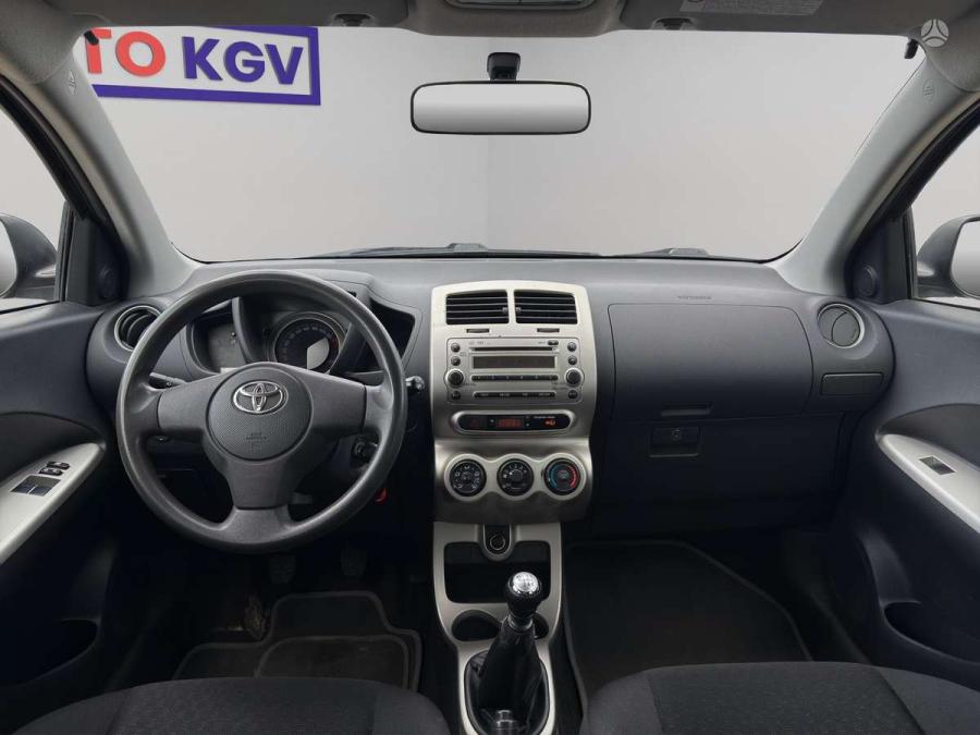 Grey Toyota Urban Cruiser 2009 in Kaunas, with an engine capacity of 1.30 L and mileage of 290 thousand km for 4699 €, photo 13 on AUTOMOTO.COM.LV