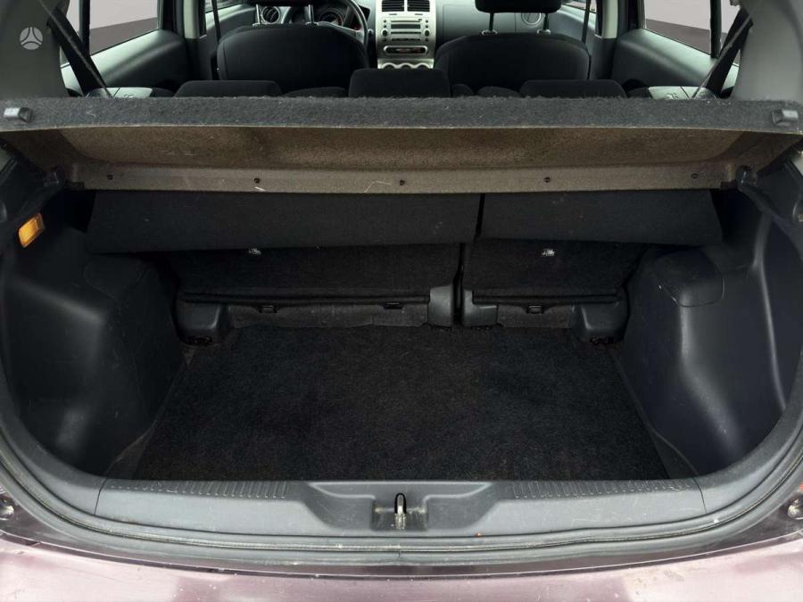 Grey Toyota Urban Cruiser 2009 in Kaunas, with an engine capacity of 1.30 L and mileage of 290 thousand km for 4699 €, photo 11 on AUTOMOTO.COM.LV