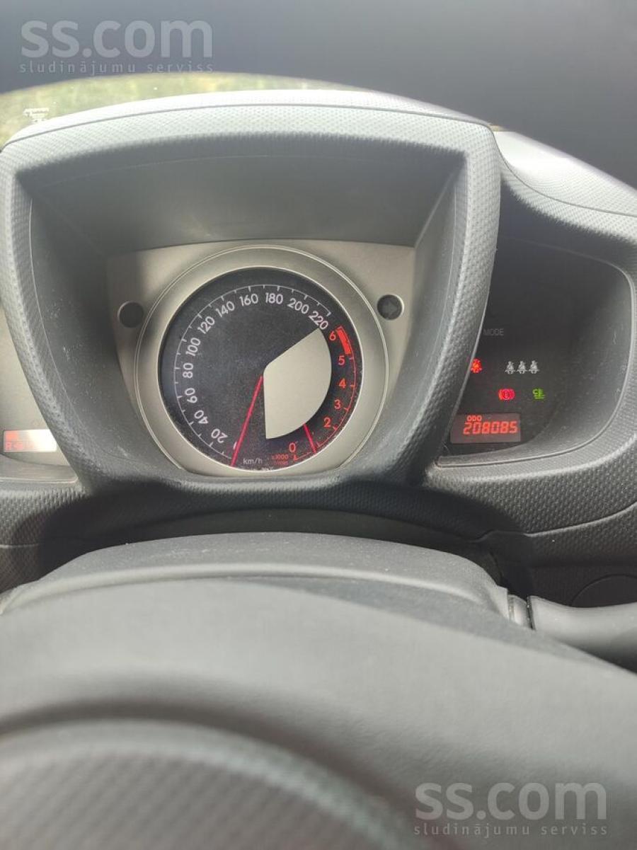 Pelēks Toyota Urban Cruiser 2009 Rīga, ar dzinēja tilpumu 1.40 L un nobraukumu 208 tūkst. km par 3000 €, foto 8 vietnē AUTOMOTO.COM.LV