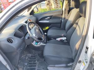 Pelēks Toyota Urban Cruiser 2009 Rīga, ar dzinēja tilpumu 1.30 L un nobraukumu 282 tūkst. km par 2300 €, foto 4 vietnē AUTOMOTO.COM.LV