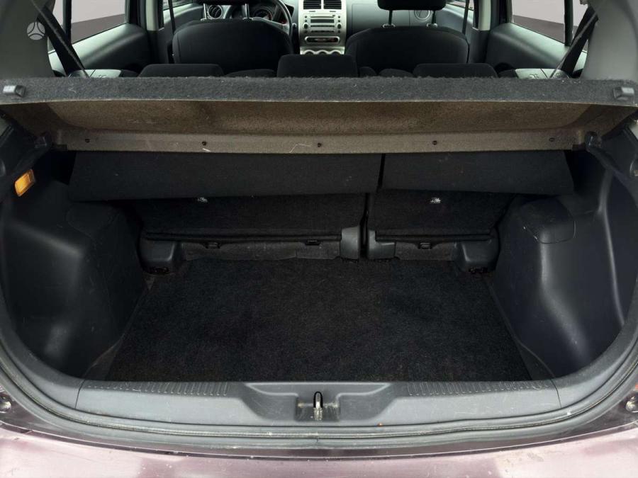Grey Toyota Urban Cruiser 2009 in Kaunas, with an engine capacity of 1.30 L and mileage of 290 thousand km for 4599 €, photo 11 on AUTOMOTO.COM.LV