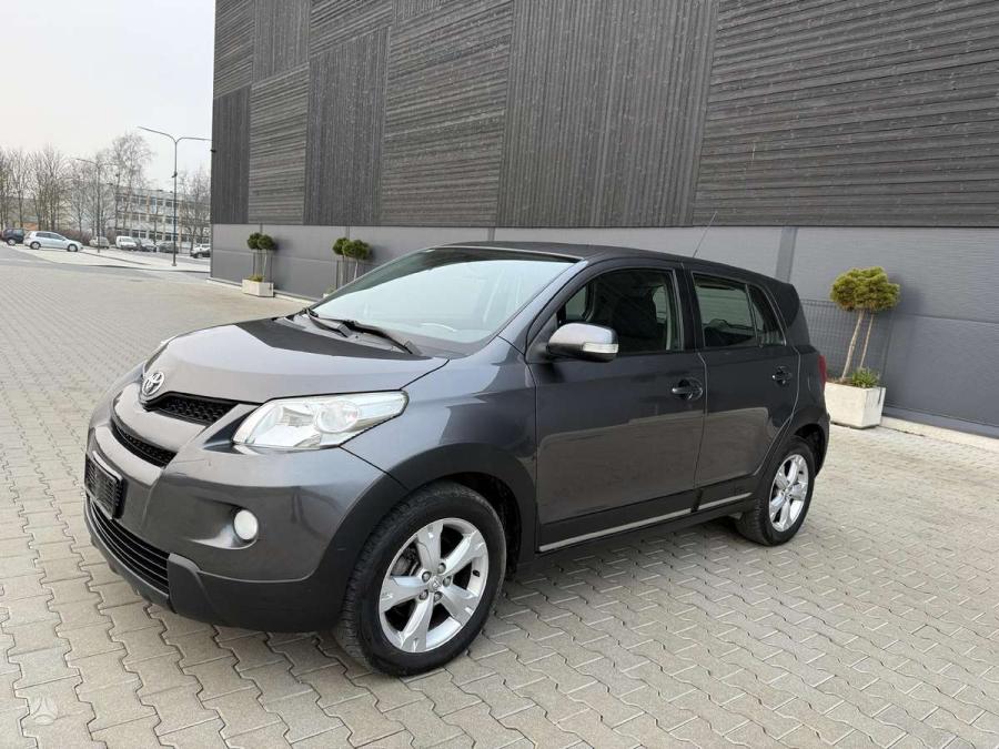 Pelēks Toyota Urban Cruiser 2010 Šauļi, ar dzinēja tilpumu 1.36 L un nobraukumu 250 tūkst. km par 3550 €, foto 1 vietnē AUTOMOTO.COM.LV