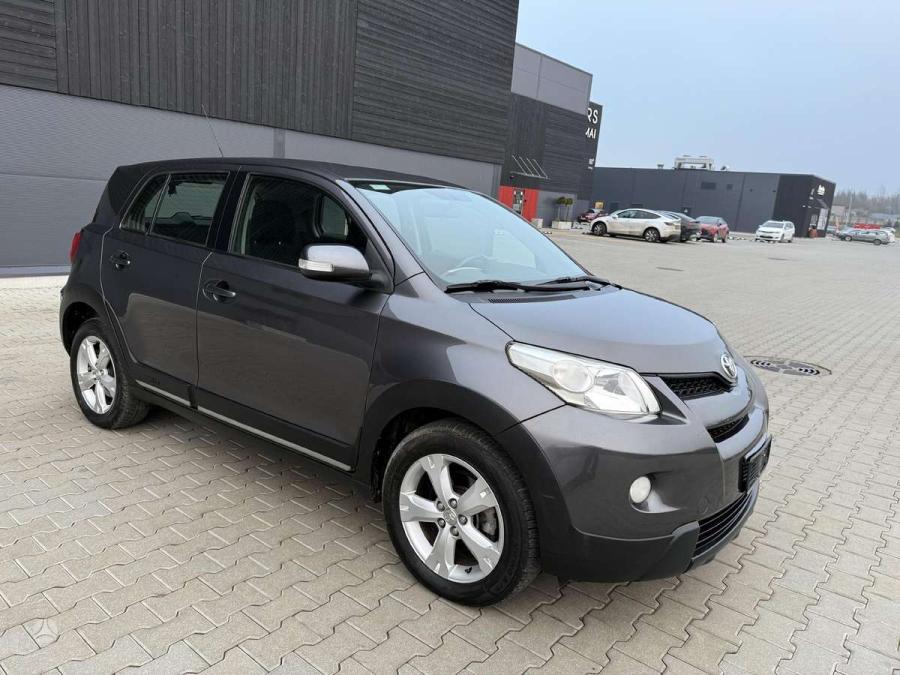 Pelēks Toyota Urban Cruiser 2010 Šauļi, ar dzinēja tilpumu 1.36 L un nobraukumu 250 tūkst. km par 3550 €, foto 3 vietnē AUTOMOTO.COM.LV