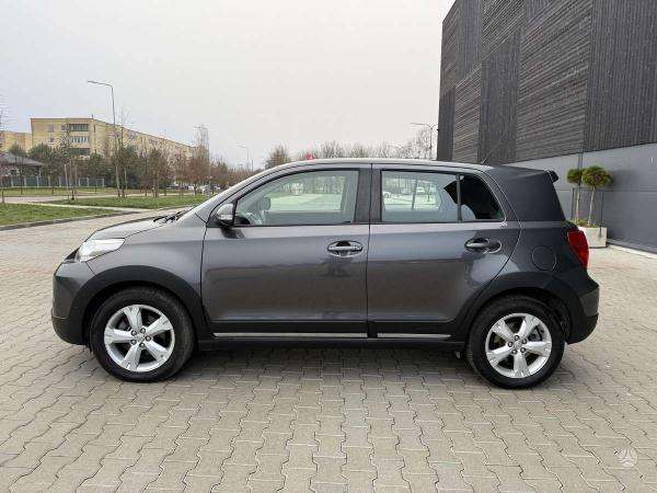 Grey Toyota Urban Cruiser 2010 in Siauliai, with an engine capacity of 1.36 L and mileage of 250 thousand km for 3550 €, photo 8 on AUTOMOTO.COM.LV