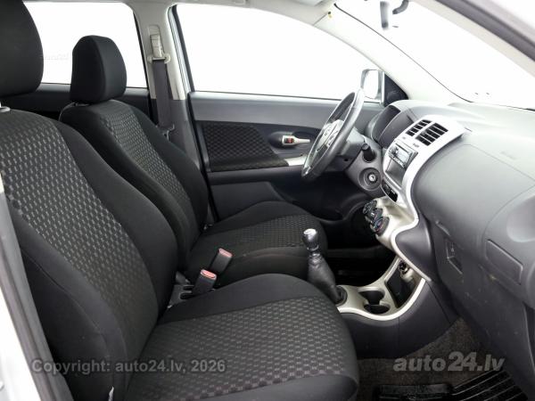 Pelēks Toyota Urban Cruiser 2010 Tallina, ar dzinēja tilpumu 1.30 L un nobraukumu 172 tūkst. km par 2999 €, foto 6 vietnē AUTOMOTO.COM.LV