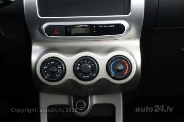 Pelēks Toyota Urban Cruiser 2010 Tallina, ar dzinēja tilpumu 1.30 L un nobraukumu 172 tūkst. km par 2999 €, foto 8 vietnē AUTOMOTO.COM.LV