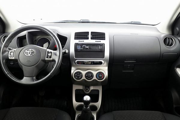 Pelēks Toyota Urban Cruiser 2010 Tallina, ar dzinēja tilpumu 1.30 L un nobraukumu 172 tūkst. km par 2999 €, foto 5 vietnē AUTOMOTO.COM.LV