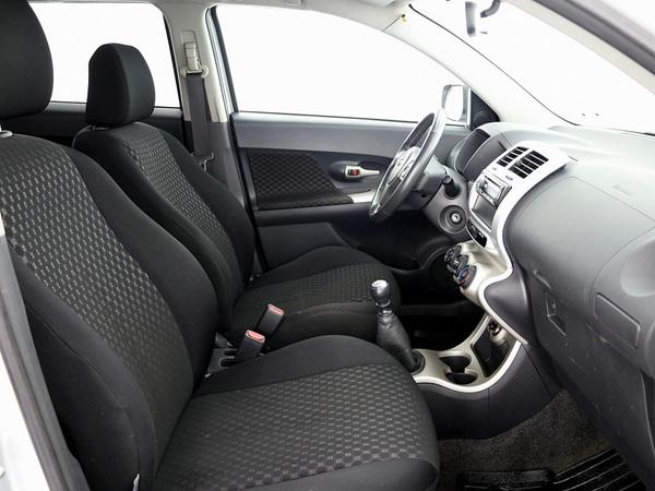 Pelēks Toyota Urban Cruiser 2010 Tallina, ar dzinēja tilpumu 1.30 L un nobraukumu 172 tūkst. km par 2999 €, foto 6 vietnē AUTOMOTO.COM.LV
