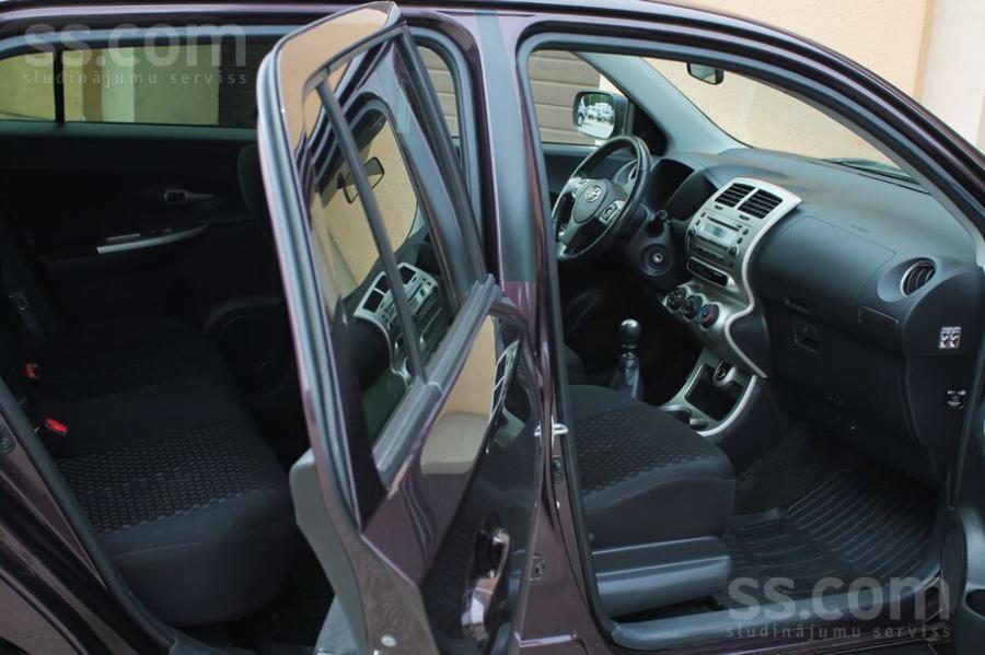 Violet Toyota Urban Cruiser 2011 in Ogre, with an engine capacity of 1.40 L and mileage of 0 thousand km for 3590 €, photo 4 on AUTOMOTO.COM.LV