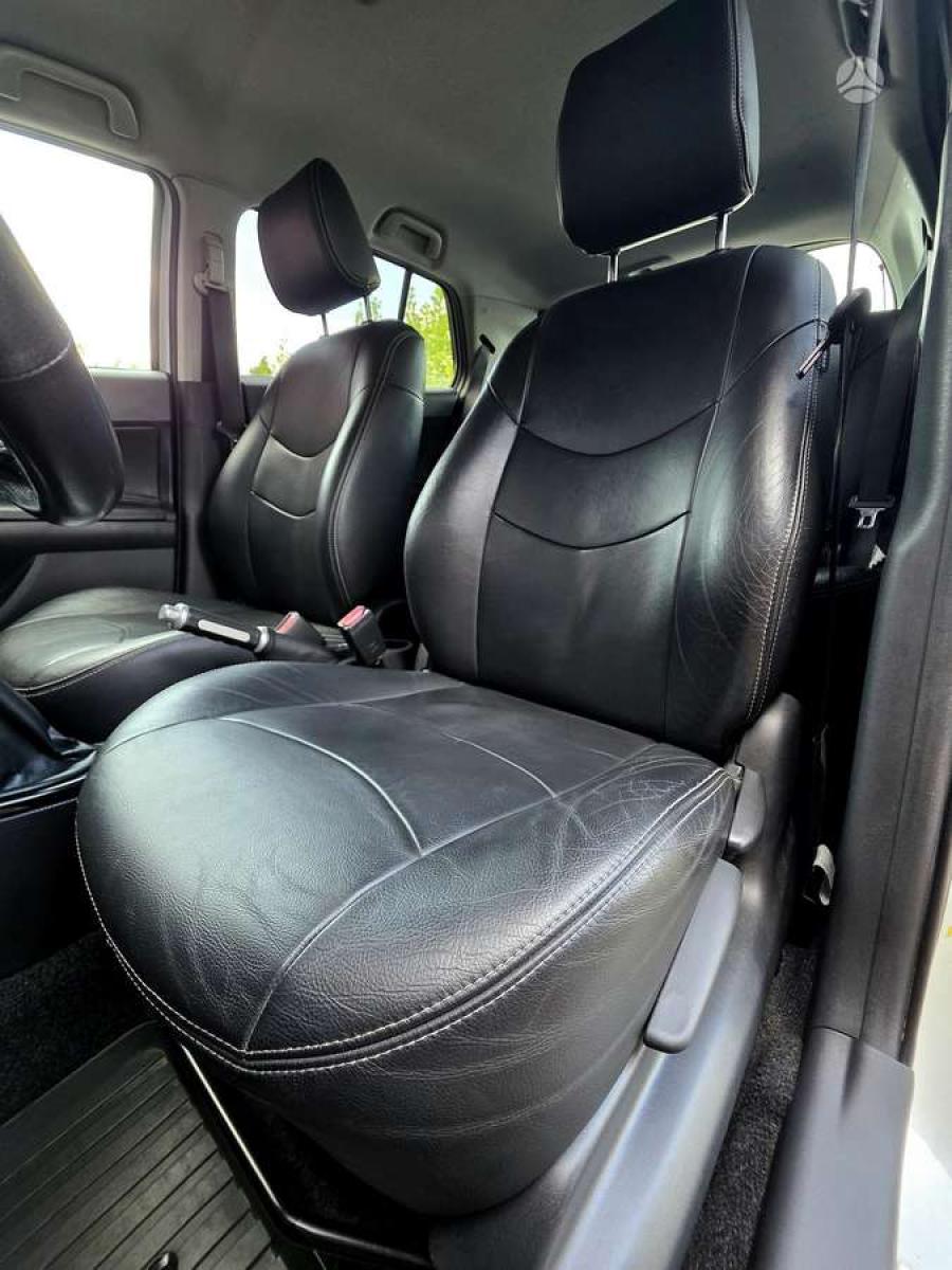 Balts Toyota Urban Cruiser 2011 Šauļi, ar dzinēja tilpumu 1.36 L un nobraukumu 189 tūkst. km par 4400 €, foto 16 vietnē AUTOMOTO.COM.LV