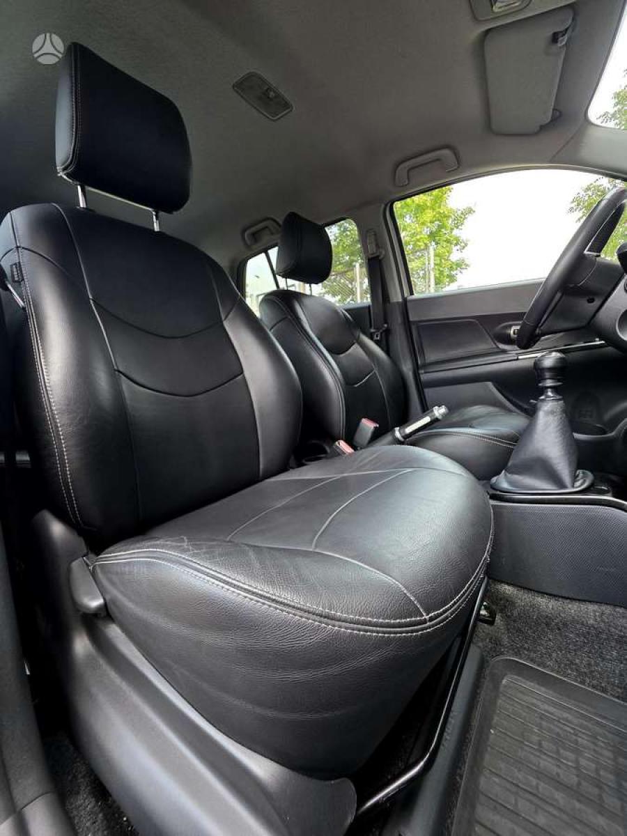 Balts Toyota Urban Cruiser 2011 Šauļi, ar dzinēja tilpumu 1.36 L un nobraukumu 189 tūkst. km par 4400 €, foto 17 vietnē AUTOMOTO.COM.LV