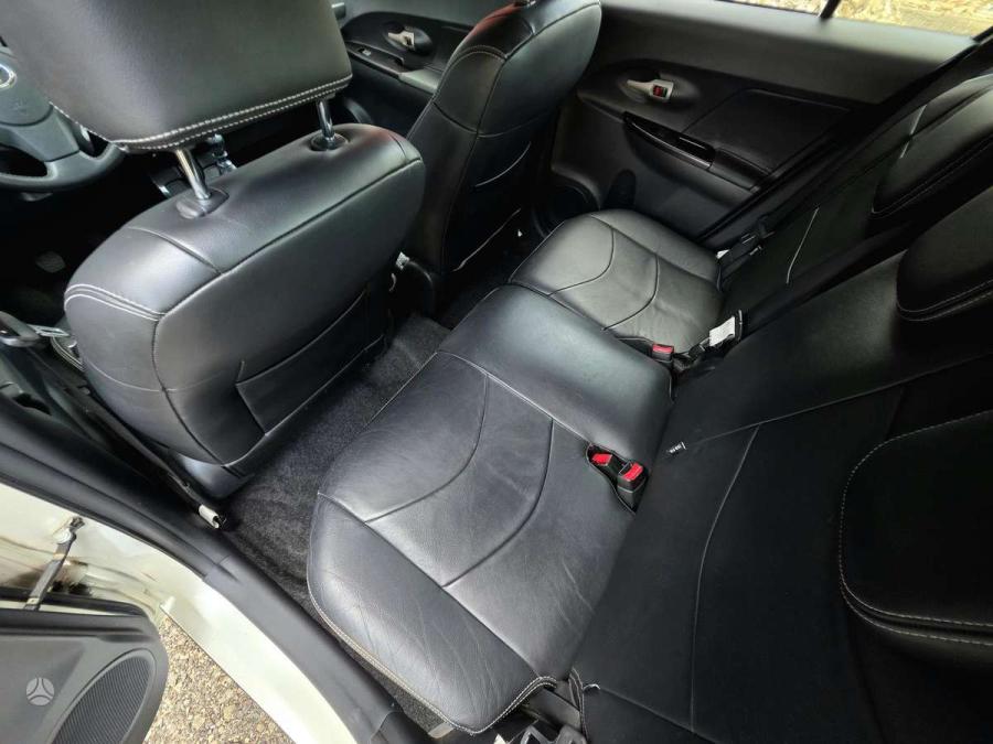 Balts Toyota Urban Cruiser 2011 Šauļi, ar dzinēja tilpumu 1.36 L un nobraukumu 189 tūkst. km par 4400 €, foto 20 vietnē AUTOMOTO.COM.LV