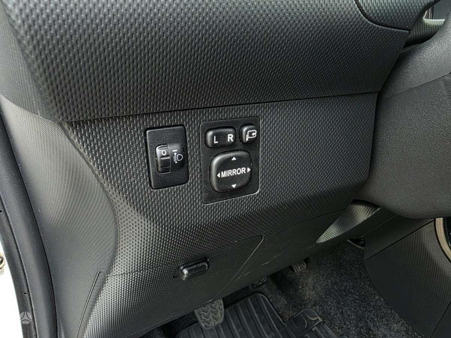 Balts Toyota Urban Cruiser 2011 Šauļi, ar dzinēja tilpumu 1.36 L un nobraukumu 189 tūkst. km par 4400 €, foto 23 vietnē AUTOMOTO.COM.LV