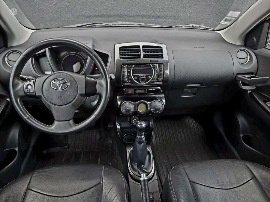 Balts Toyota Urban Cruiser 2011 Šauļi, ar dzinēja tilpumu 1.36 L un nobraukumu 189 tūkst. km par 4400 €, foto 24 vietnē AUTOMOTO.COM.LV