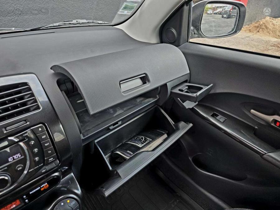 Balts Toyota Urban Cruiser 2011 Šauļi, ar dzinēja tilpumu 1.36 L un nobraukumu 189 tūkst. km par 4400 €, foto 30 vietnē AUTOMOTO.COM.LV