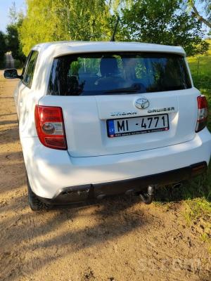 White Toyota Urban Cruiser 2009 in Daugavpils, with an engine capacity of 1.40 L and mileage of 250 thousand km for 3699 €, photo 3 on AUTOMOTO.COM.LV