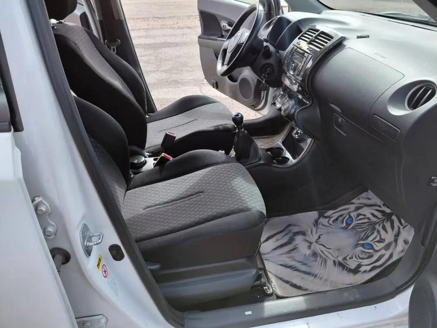 Balts Toyota Urban Cruiser 2011 Talsi, ar dzinēja tilpumu 1.40 L un nobraukumu 266 tūkst. km par 4200 €, foto 8 vietnē AUTOMOTO.COM.LV