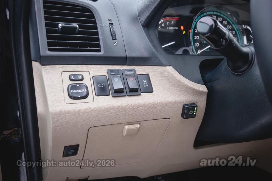 Melns Toyota Venza 2009 Tallina, ar dzinēja tilpumu 3.50 L un nobraukumu 241 tūkst. km par 8500 €, foto 16 vietnē AUTOMOTO.COM.LV