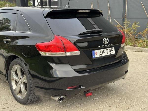 Toyota Venza 2011 in Vilnius on AUTOMOTO.COM.LV Black Toyota Venza 2011 in Vilnius, with an engine capacity of 3.46 L and mileage of 280 thousand km for 9500 €, photo 5 on AUTOMOTO.COM.LV