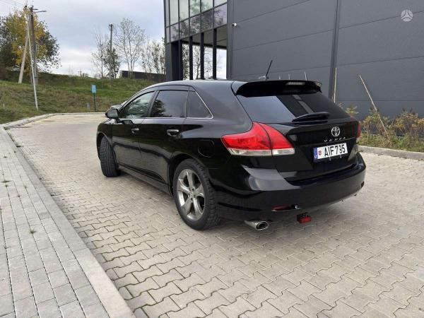 Toyota Venza 2011 in Vilnius on AUTOMOTO.COM.LV Black Toyota Venza 2011 in Vilnius, with an engine capacity of 3.46 L and mileage of 280 thousand km for 9500 €, photo 6 on AUTOMOTO.COM.LV