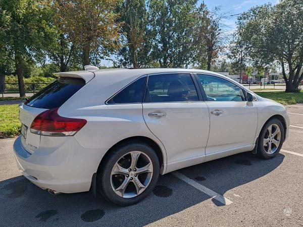 Toyota Venza 2014 Šauļi vietnē Balts Toyota Venza 2014 Šauļi, ar dzinēja tilpumu 3.46 L un nobraukumu 146 tūkst. km par 12500 €, foto 5 vietnē AUTOMOTO.COM.LV
