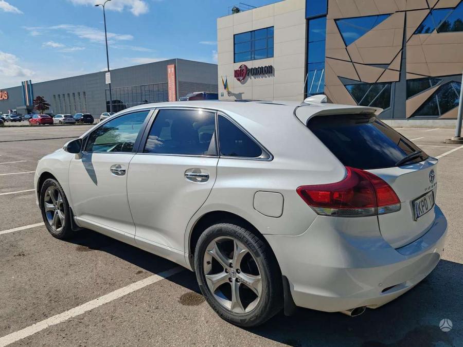 White Toyota Venza 2014 in Siauliai, with an engine capacity of 3.46 L and mileage of 146 thousand km for 12500 €, photo 7 on AUTOMOTO.COM.LV