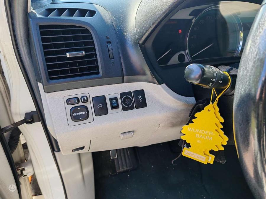 White Toyota Venza 2014 in Siauliai, with an engine capacity of 3.46 L and mileage of 146 thousand km for 12500 €, photo 10 on AUTOMOTO.COM.LV