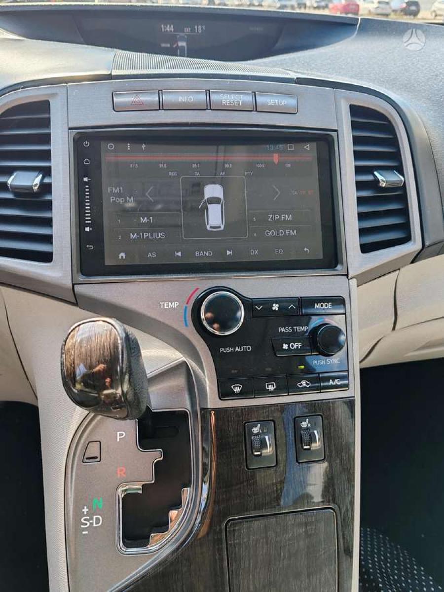 White Toyota Venza 2014 in Siauliai, with an engine capacity of 3.46 L and mileage of 146 thousand km for 12500 €, photo 13 on AUTOMOTO.COM.LV