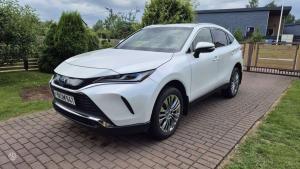 White Toyota Venza 2021 in Vilnius, with an engine capacity of 2.50 L and mileage of 59 thousand km for 31600 €, photo  on AUTOMOTO.COM.LV