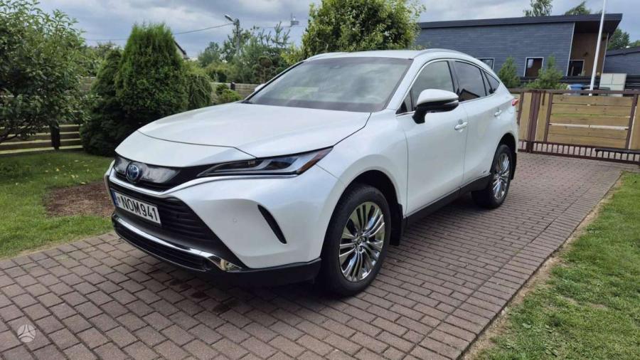 White Toyota Venza 2021 in Vilnius, with an engine capacity of 2.50 L and mileage of 59 thousand km for 31600 €, photo 1 on AUTOMOTO.COM.LV