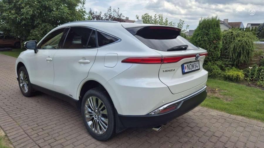 White Toyota Venza 2021 in Vilnius, with an engine capacity of 2.50 L and mileage of 59 thousand km for 31600 €, photo 3 on AUTOMOTO.COM.LV