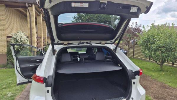 White Toyota Venza 2021 in Vilnius, with an engine capacity of 2.50 L and mileage of 59 thousand km for 31600 €, photo 7 on AUTOMOTO.COM.LV