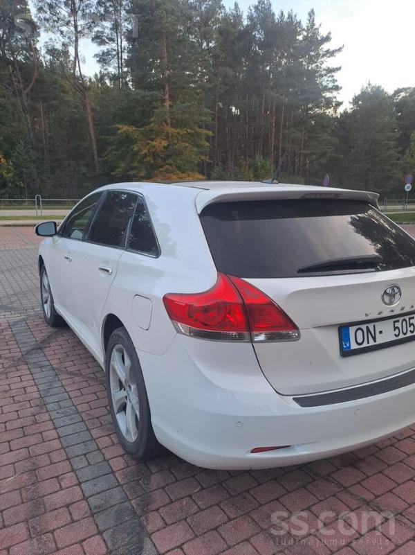 White Toyota Venza 2010 in Ventspils, with an engine capacity of 2.70 L and mileage of 200 thousand km for 7200 €, photo 3 on AUTOMOTO.COM.LV