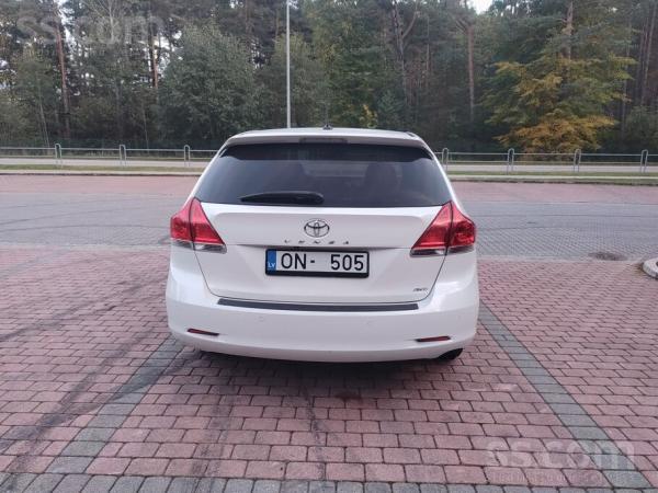 White Toyota Venza 2010 in Ventspils, with an engine capacity of 2.70 L and mileage of 200 thousand km for 7200 €, photo 5 on AUTOMOTO.COM.LV