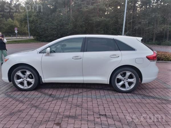 White Toyota Venza 2010 in Ventspils, with an engine capacity of 2.70 L and mileage of 200 thousand km for 7200 €, photo 6 on AUTOMOTO.COM.LV