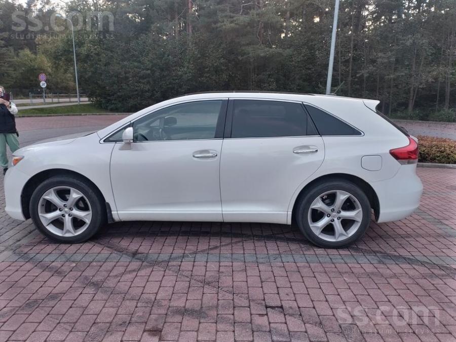 White Toyota Venza 2010 in Ventspils, with an engine capacity of 2.70 L and mileage of 200 thousand km for 7200 €, photo 6 on AUTOMOTO.COM.LV