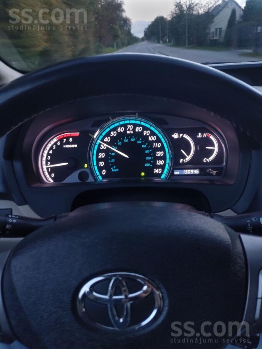 White Toyota Venza 2010 in Ventspils, with an engine capacity of 2.70 L and mileage of 200 thousand km for 7200 €, photo 8 on AUTOMOTO.COM.LV