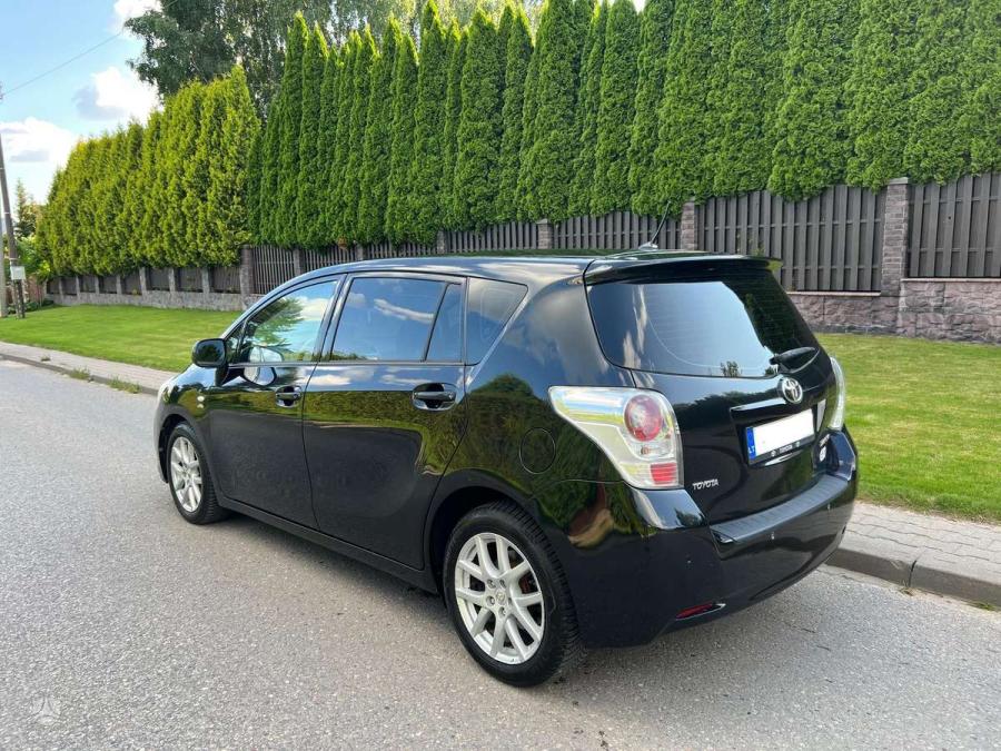 Melns Toyota Verso 2010 Viļņa, ar dzinēja tilpumu 2.20 L un nobraukumu 246 tūkst. km par 3499 €, foto 4 vietnē AUTOMOTO.COM.LV