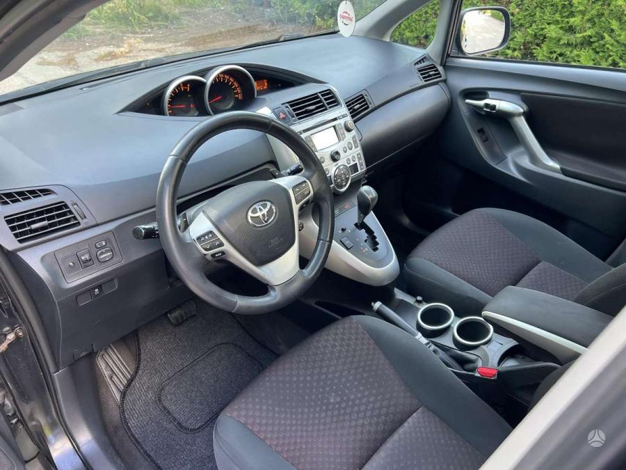 Melns Toyota Verso 2010 Viļņa, ar dzinēja tilpumu 2.20 L un nobraukumu 246 tūkst. km par 3499 €, foto 12 vietnē AUTOMOTO.COM.LV
