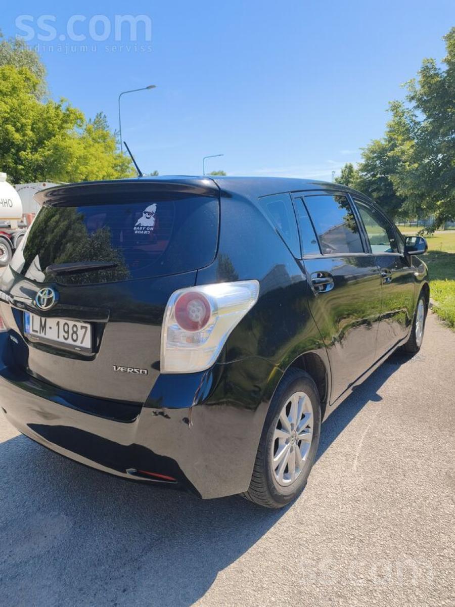 Black Toyota Verso 2011 in Riga, with an engine capacity of 2.00 L and mileage of 265 thousand km for 3800 €, photo 4 on AUTOMOTO.COM.LV