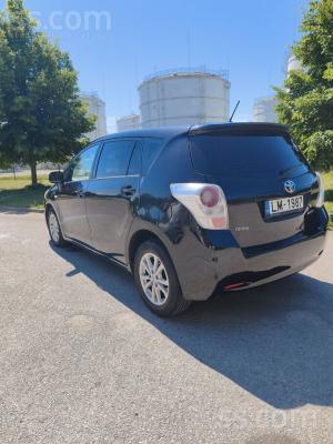 Black Toyota Verso 2011 in Riga, with an engine capacity of 2.00 L and mileage of 265 thousand km for 3800 €, photo 5 on AUTOMOTO.COM.LV