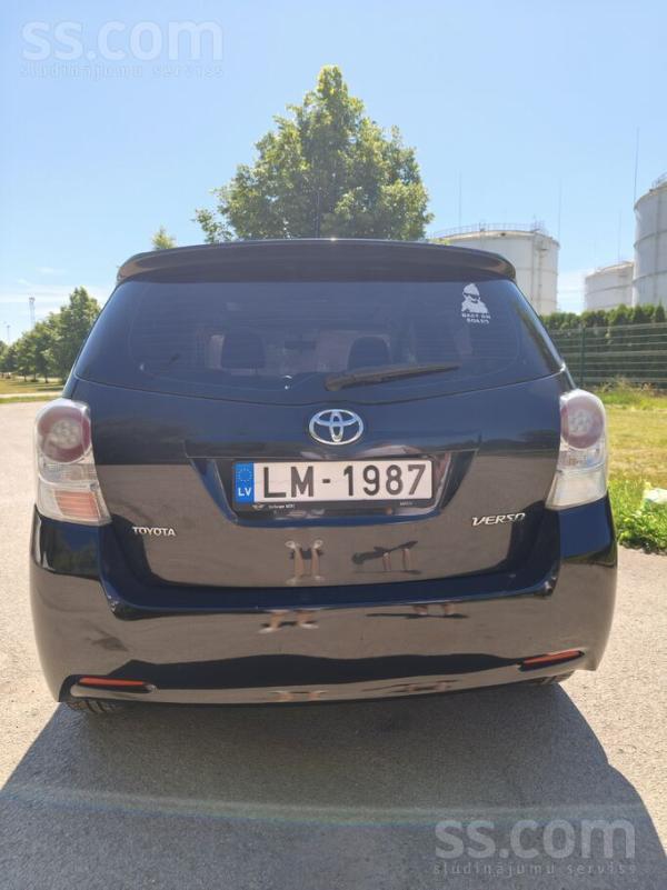 Black Toyota Verso 2011 in Riga, with an engine capacity of 2.00 L and mileage of 265 thousand km for 3800 €, photo 5 on AUTOMOTO.COM.LV