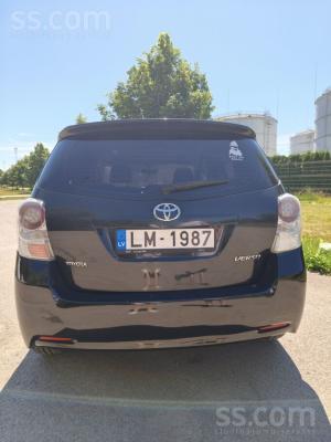 Black Toyota Verso 2011 in Riga, with an engine capacity of 2.00 L and mileage of 265 thousand km for 3800 €, photo 6 on AUTOMOTO.COM.LV