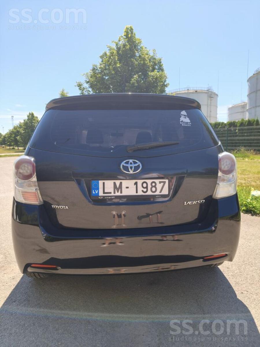 Black Toyota Verso 2011 in Riga, with an engine capacity of 2.00 L and mileage of 265 thousand km for 3800 €, photo 6 on AUTOMOTO.COM.LV