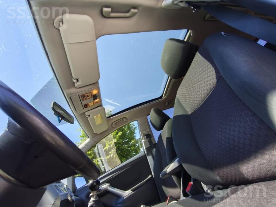 Black Toyota Verso 2011 in Riga, with an engine capacity of 2.00 L and mileage of 265 thousand km for 3800 €, photo 8 on AUTOMOTO.COM.LV