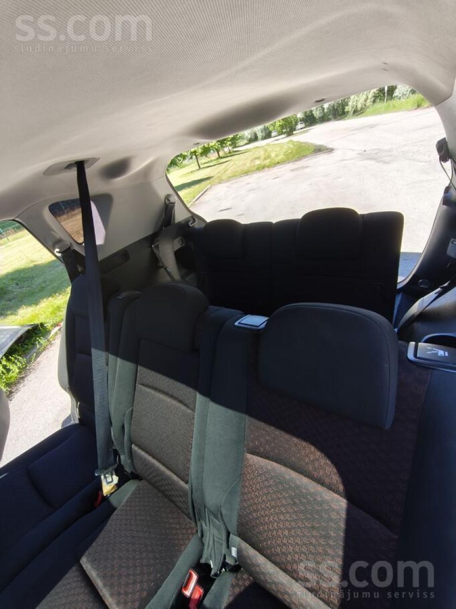 Black Toyota Verso 2011 in Riga, with an engine capacity of 2.00 L and mileage of 265 thousand km for 3800 €, photo 11 on AUTOMOTO.COM.LV