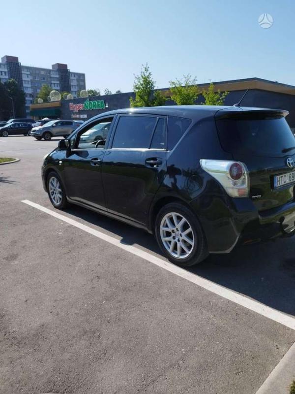Melns Toyota Verso 2012 Klaipėda, ar dzinēja tilpumu 2.23 L un nobraukumu 198 tūkst. km par 4500 €, foto 4 vietnē AUTOMOTO.COM.LV
