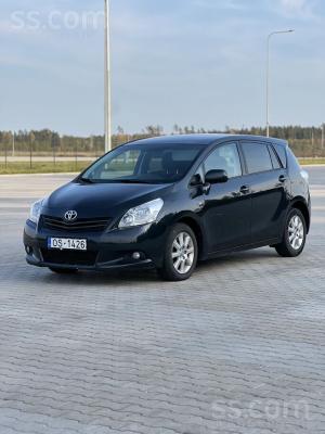 Melns Toyota Verso 2012 Valmiera, ar dzinēja tilpumu 2.00 L un nobraukumu 244 tūkst. km par 4100 €, foto  vietnē AUTOMOTO.COM.LV