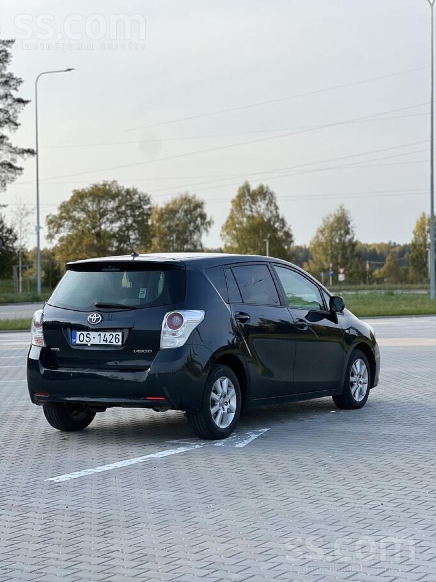 Melns Toyota Verso 2012 Valmiera, ar dzinēja tilpumu 2.00 L un nobraukumu 244 tūkst. km par 4100 €, foto 4 vietnē AUTOMOTO.COM.LV