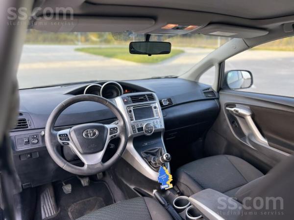 Melns Toyota Verso 2012 Valmiera, ar dzinēja tilpumu 2.00 L un nobraukumu 244 tūkst. km par 4100 €, foto 9 vietnē AUTOMOTO.COM.LV